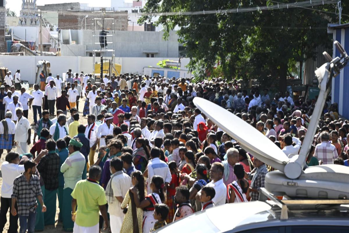 Former T.N. Minister Sengottaiyan sets 10-day deadline for AIADMK unity talks - The Hindu